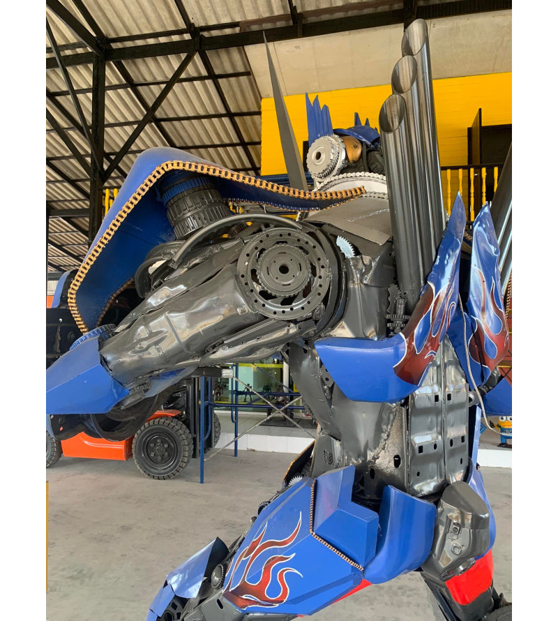 ซื้อ Optimus Prime Transformer ขนาด 260 ซม. จาก Big Robot Pattaya ในราคาถูก